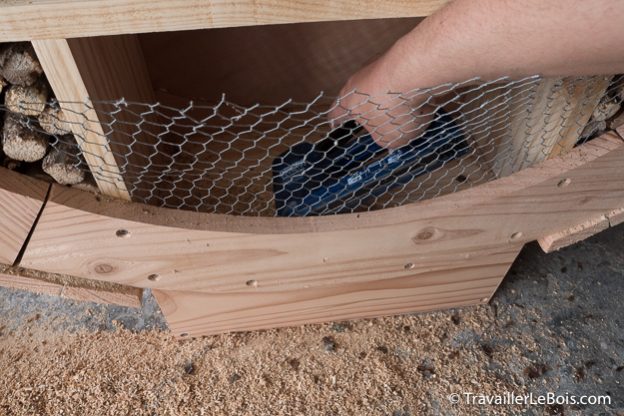 Construction d'un hôtel à insectes rond